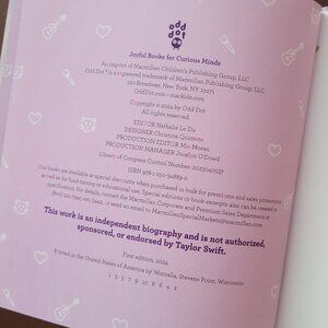 Taylor Swift | Other | New Taylor Swift Childrens Book You Are Fearless ...